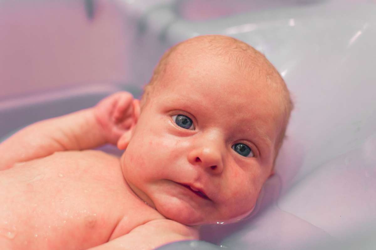 When Should Newborns Have Their First Bath 